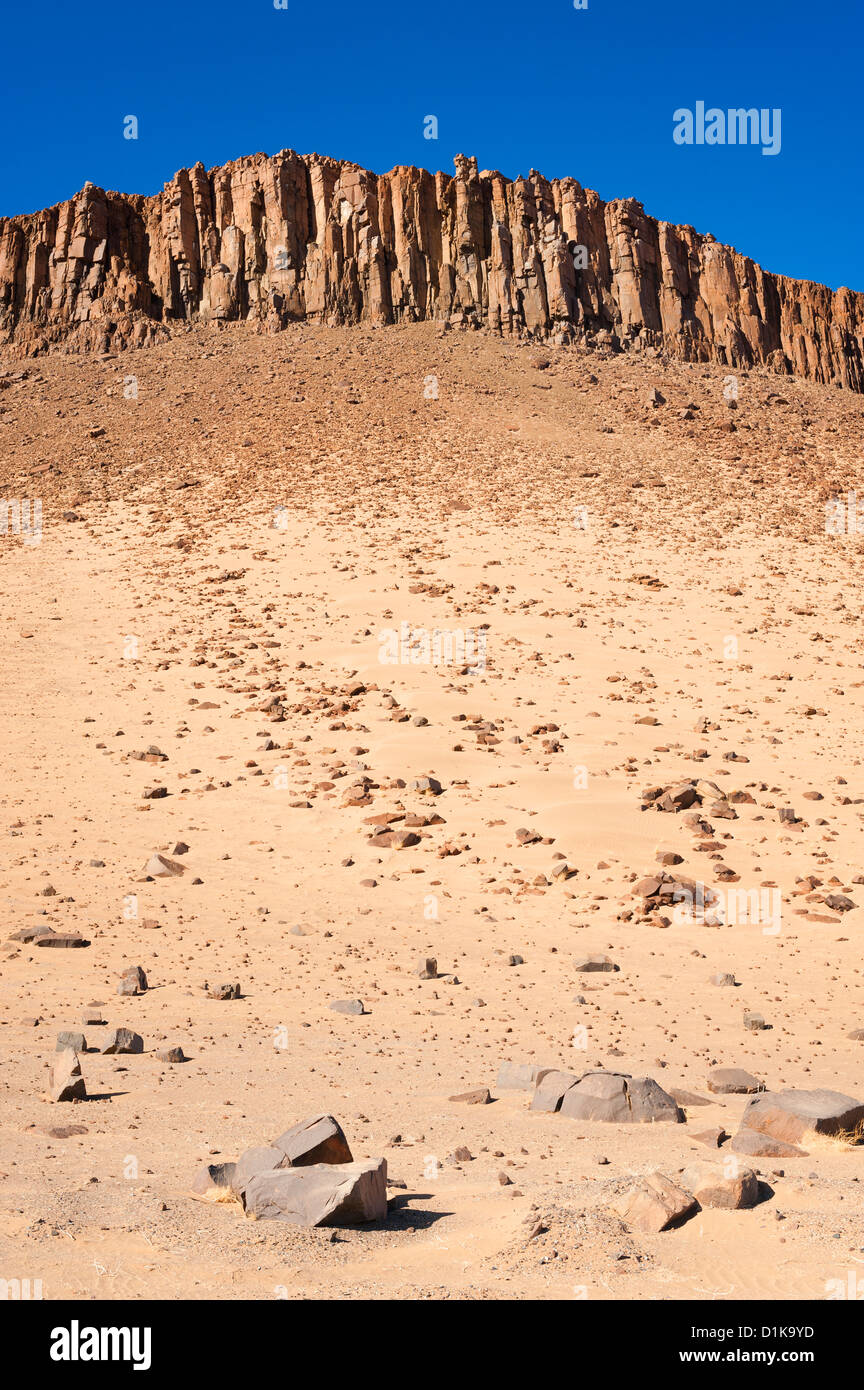 Richtersveld dolerite cliffs above the Orange River, C13 from Rosh ...