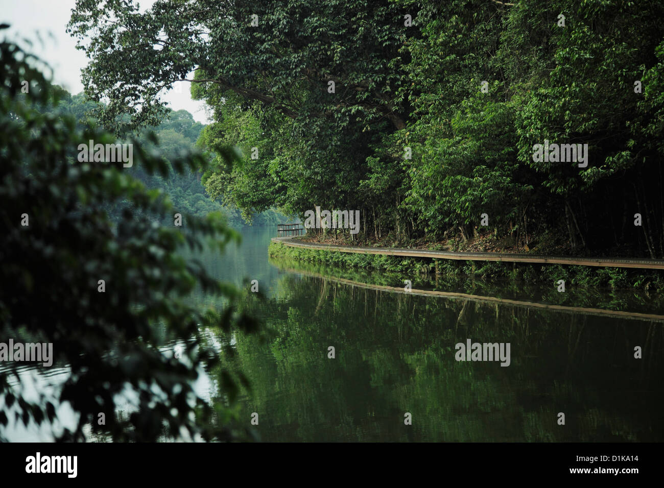 Around the edge hi-res stock photography and images - Alamy