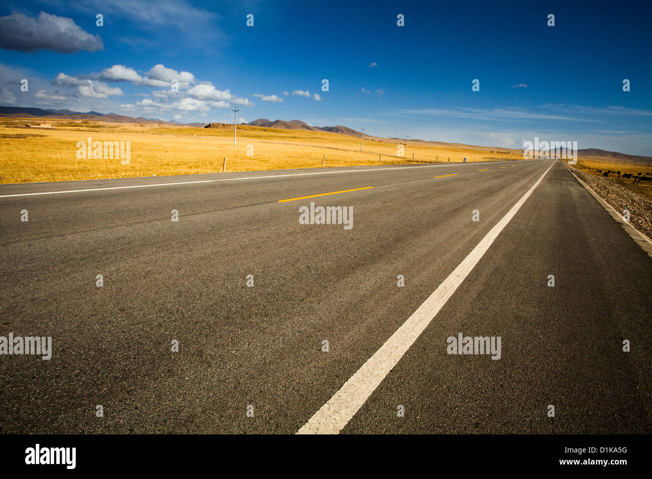 Highway in Qinghai province, China Stock Photo - Alamy