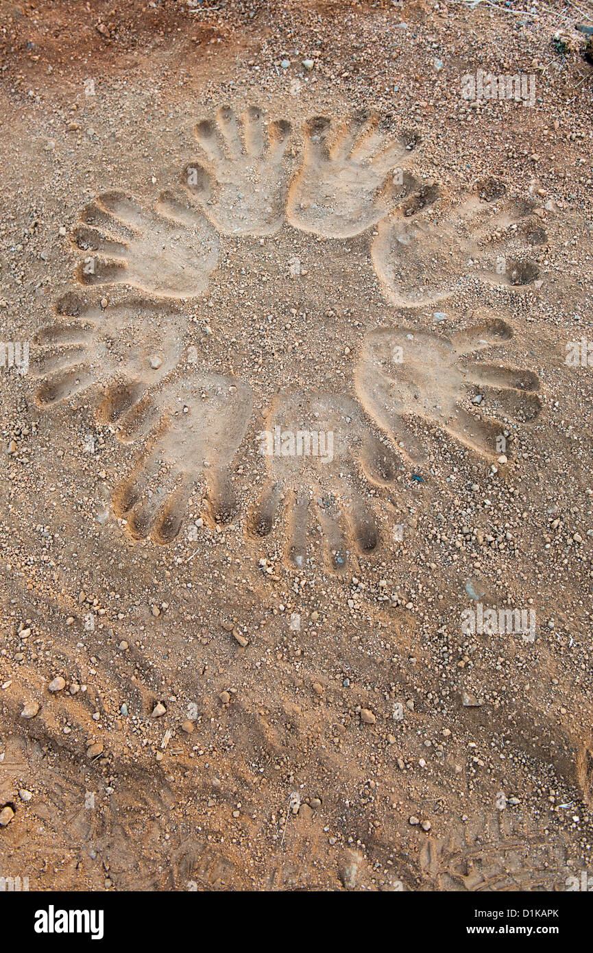Handprint circle hi-res stock photography and images - Alamy