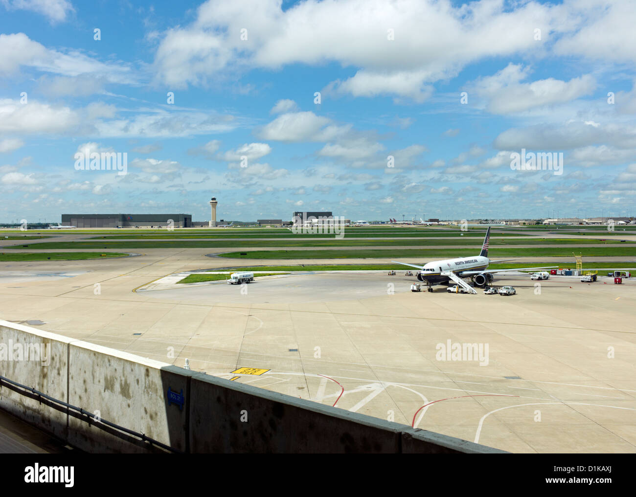 Airplanes taxing on the runway Stock Photo - Alamy