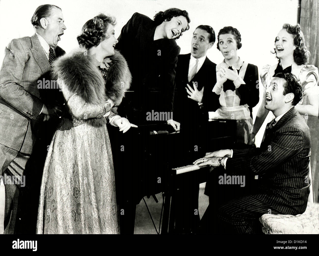 Vorhang Auf Fuer Judy Everybody Sing Reginald Owen, Billie Burke, Judy ...