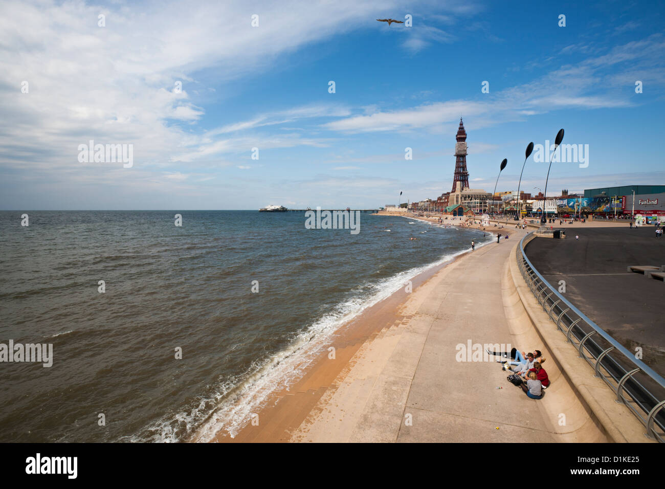 Seawall promenade hi-res stock photography and images - Alamy