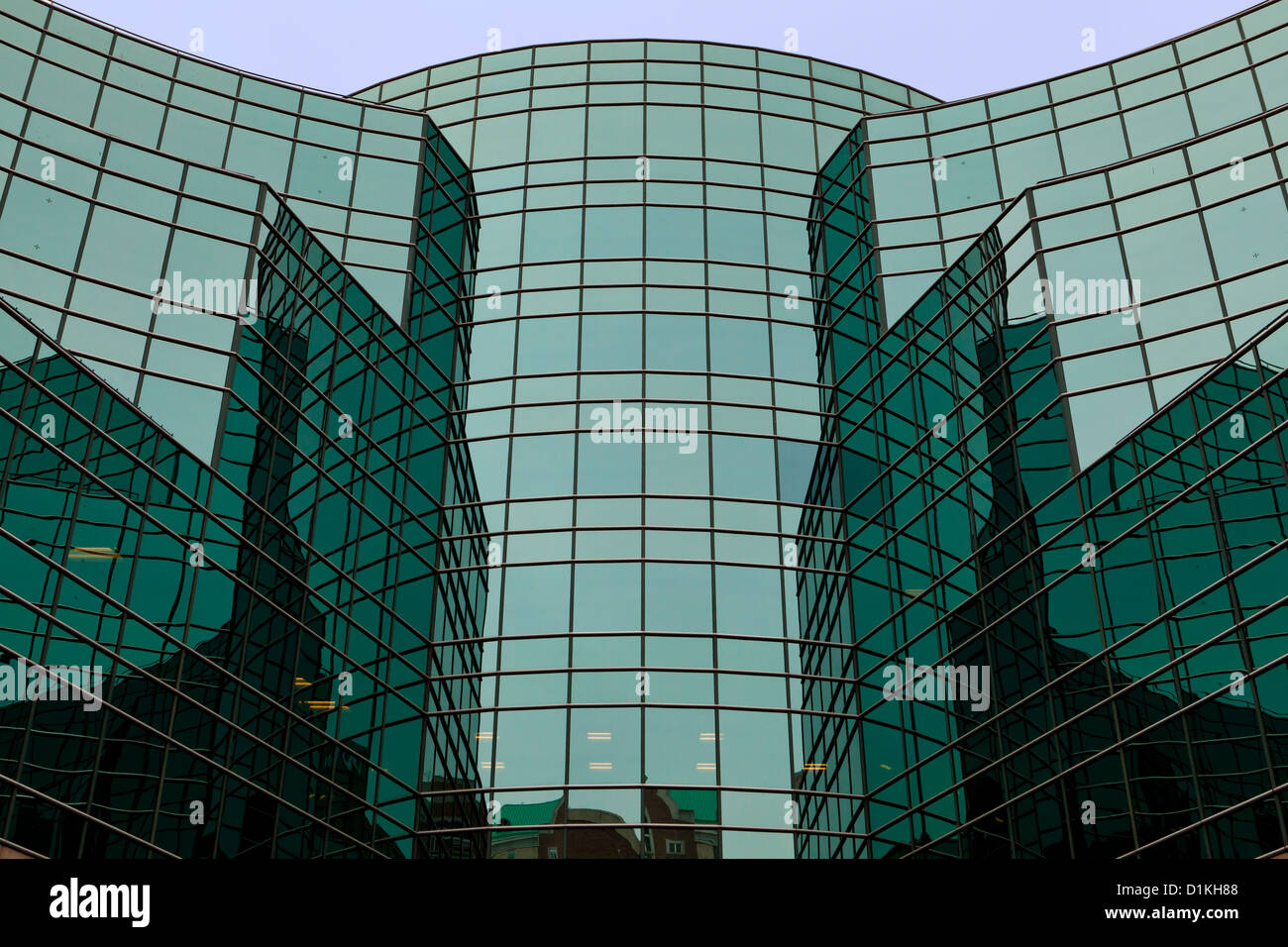 Mirror facade hi-res stock photography and images - Alamy