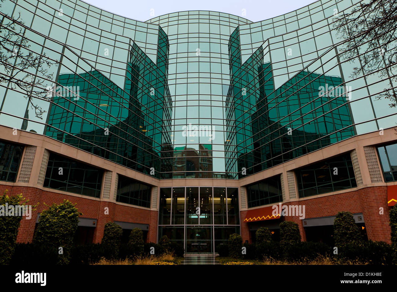 Mirror facade hi-res stock photography and images - Alamy