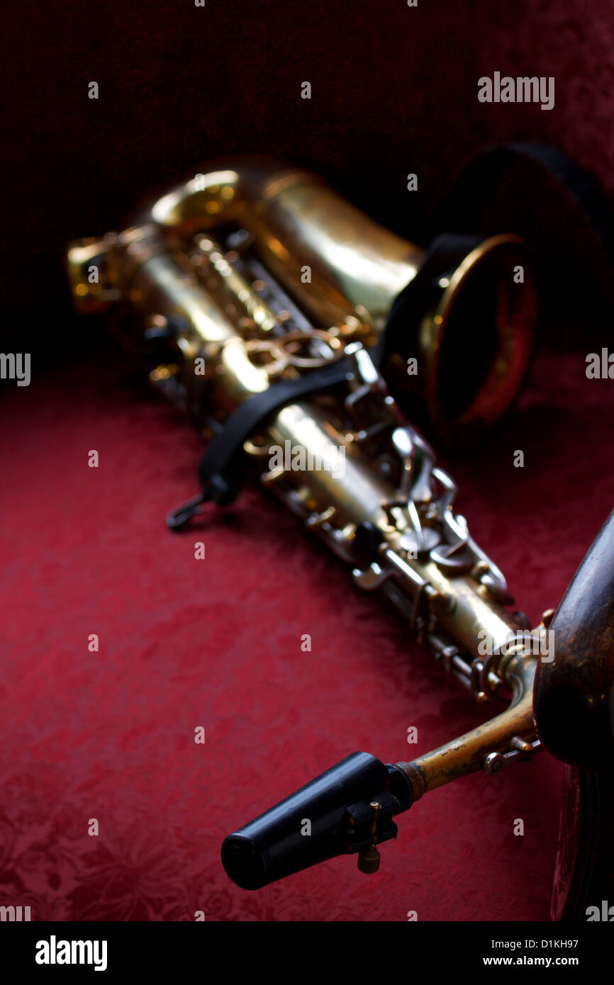 Red saxophone hi-res stock photography and images - Alamy