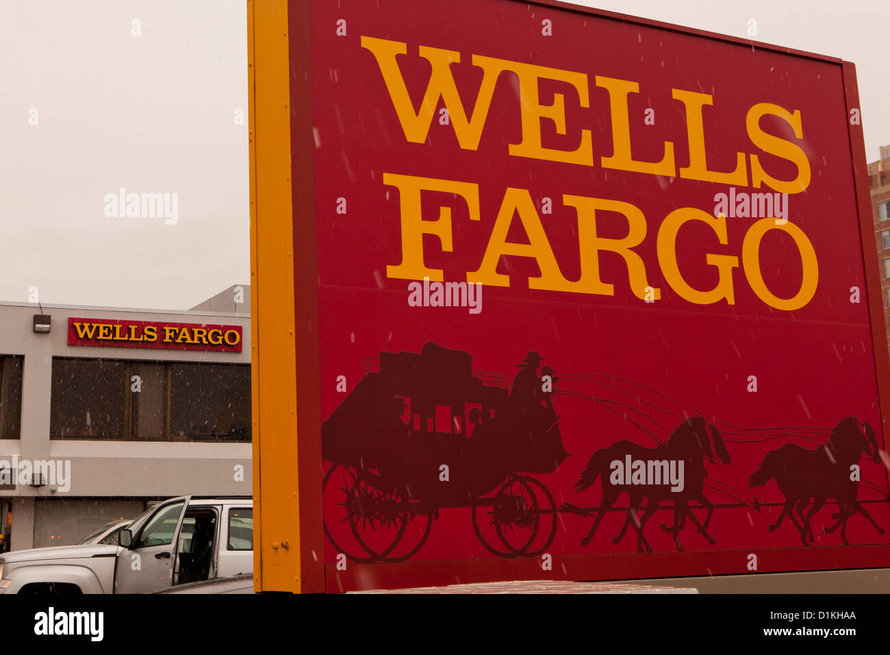 Wells fargo sign hi-res stock photography and images - Alamy