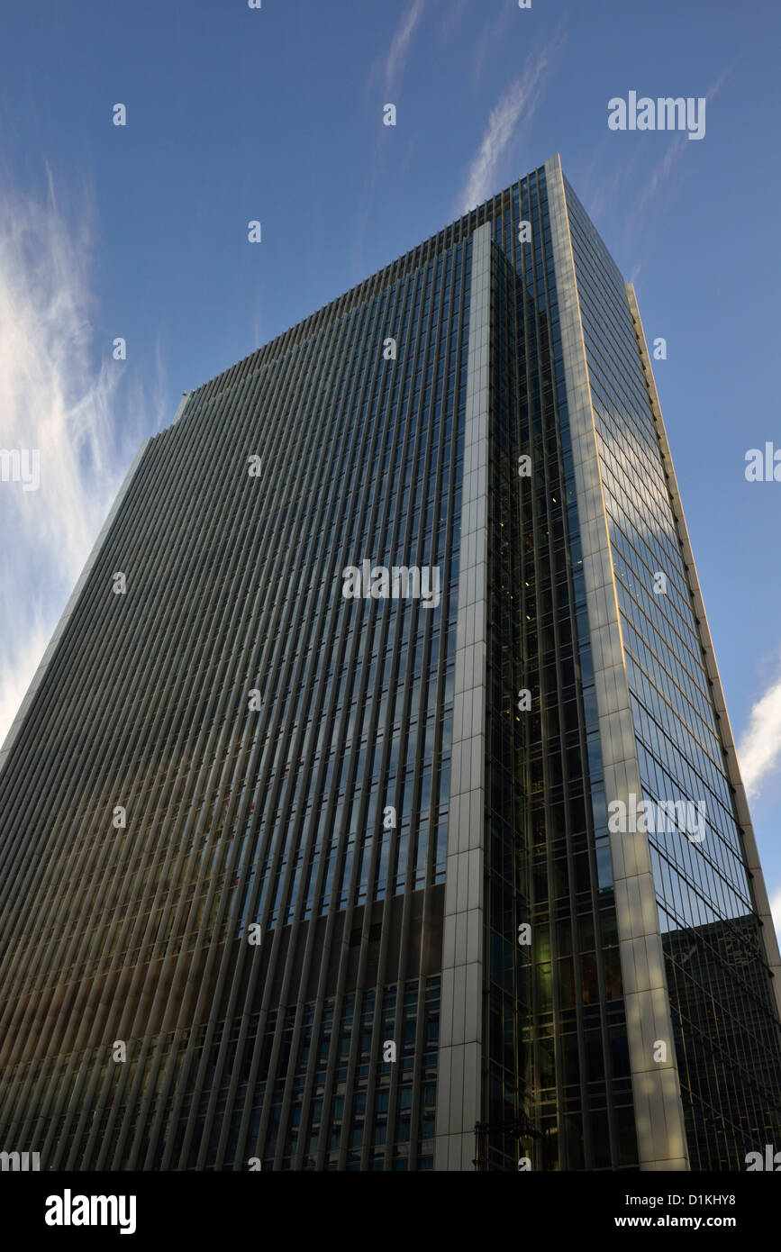 10 upper bank street canary wharf hi-res stock photography and images ...