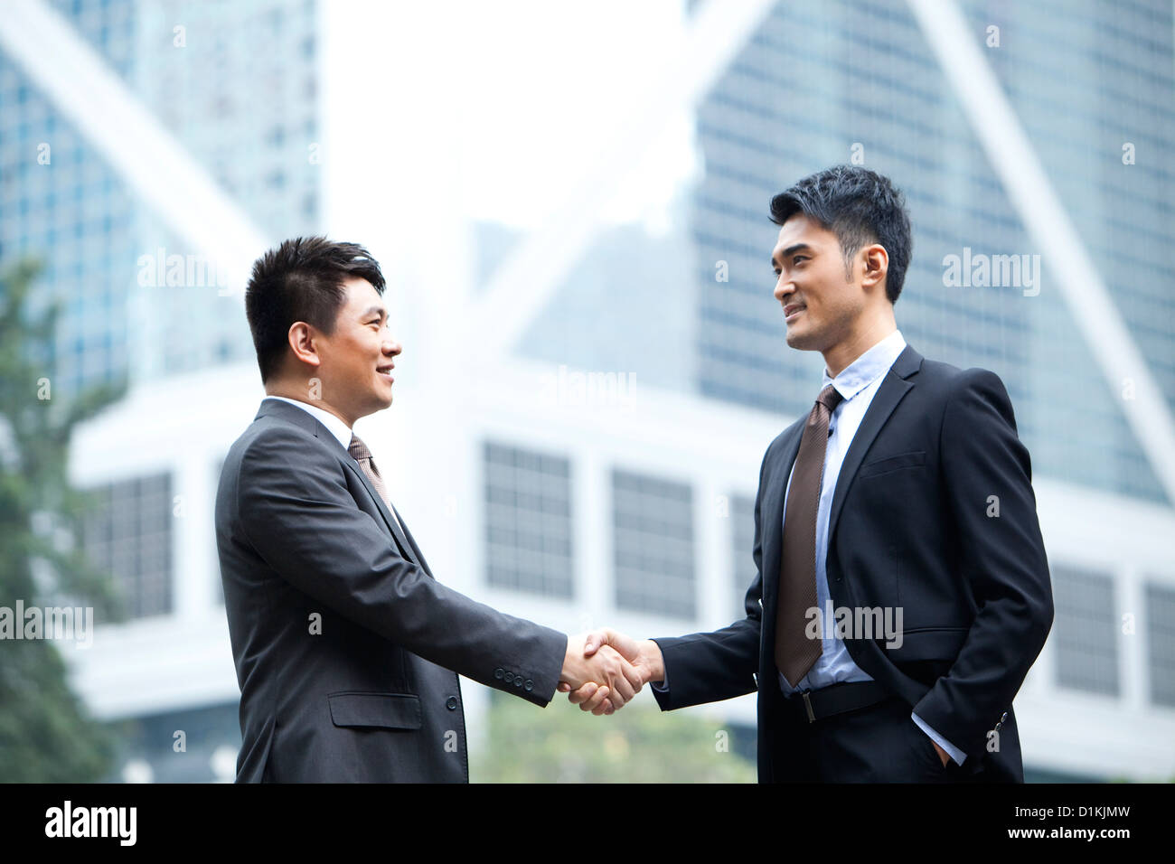 People shaking hands hong kong hi-res stock photography and images - Alamy