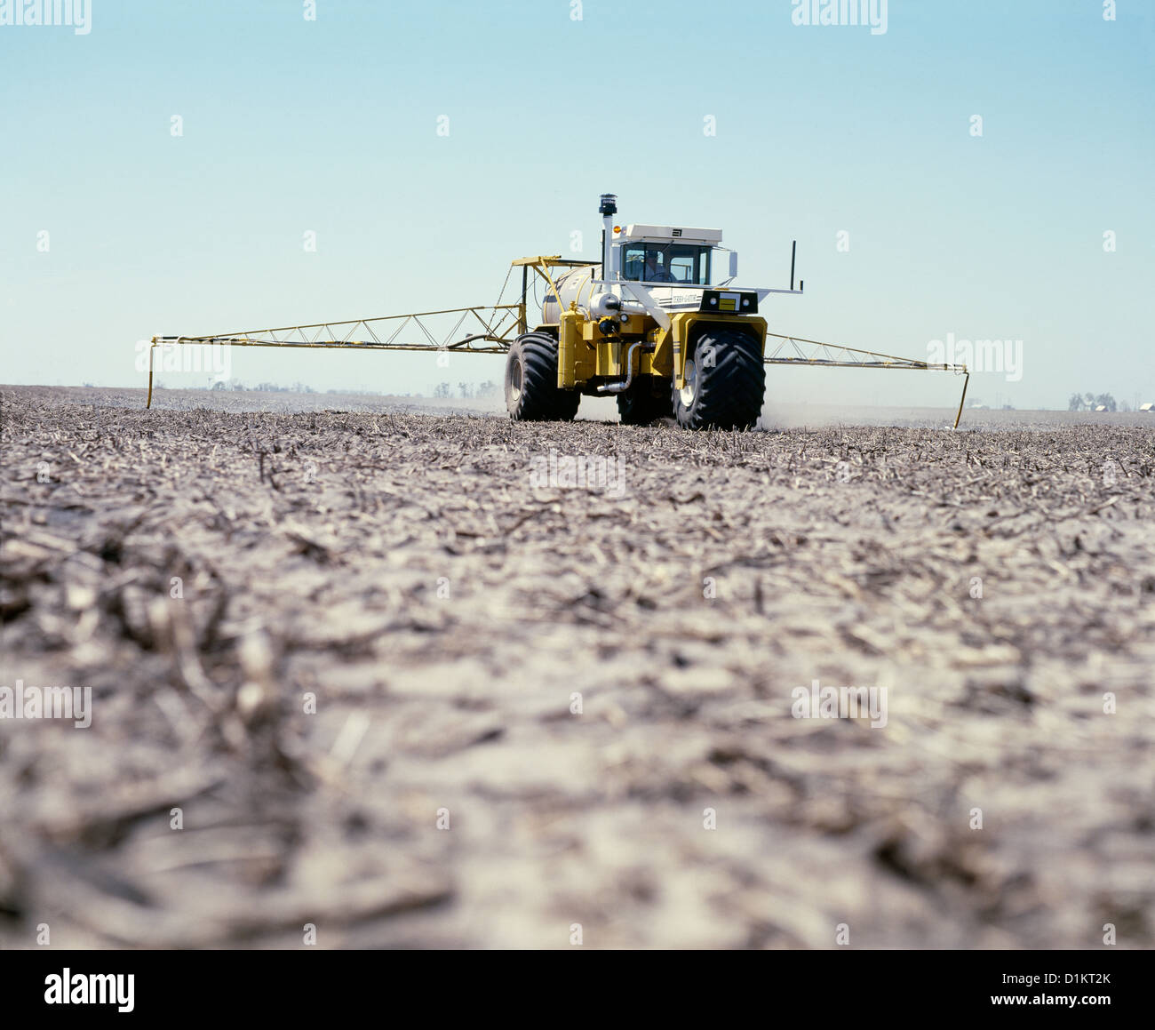 FLOATER SPRAYER SPRAYING HERBICIDE / ILLINOIS Stock Photo - Alamy