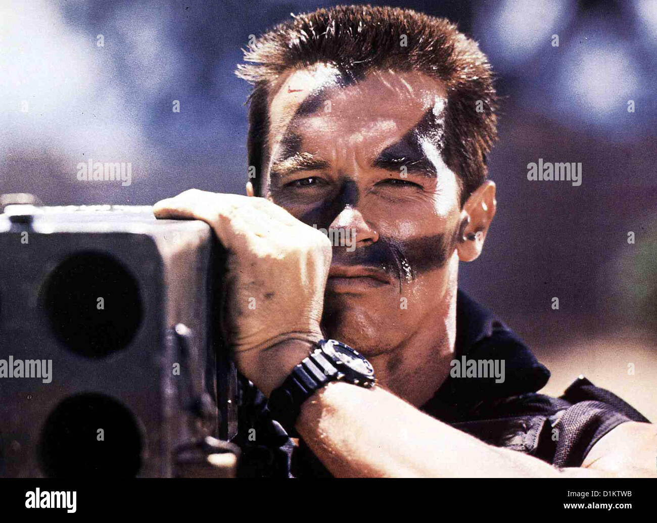 Arnold schwarzenegger commando hi-res stock photography and images - Alamy