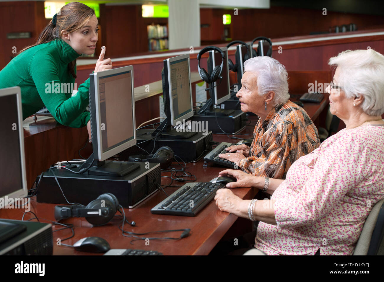 Computer lab school headphones hi-res stock photography and images - Alamy