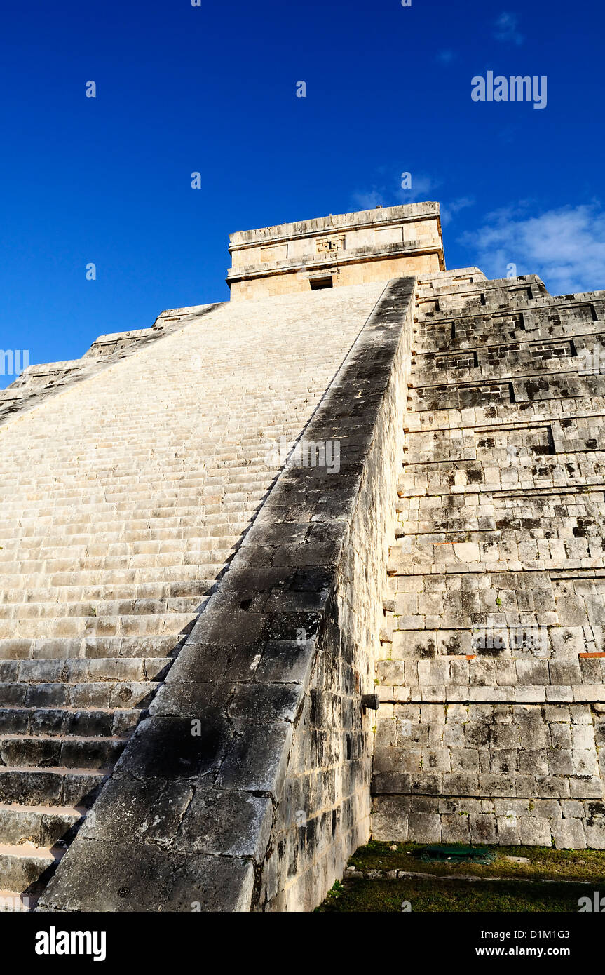 Chichen Itza feathered serpent pyramid, Mexico Stock Photo - Alamy