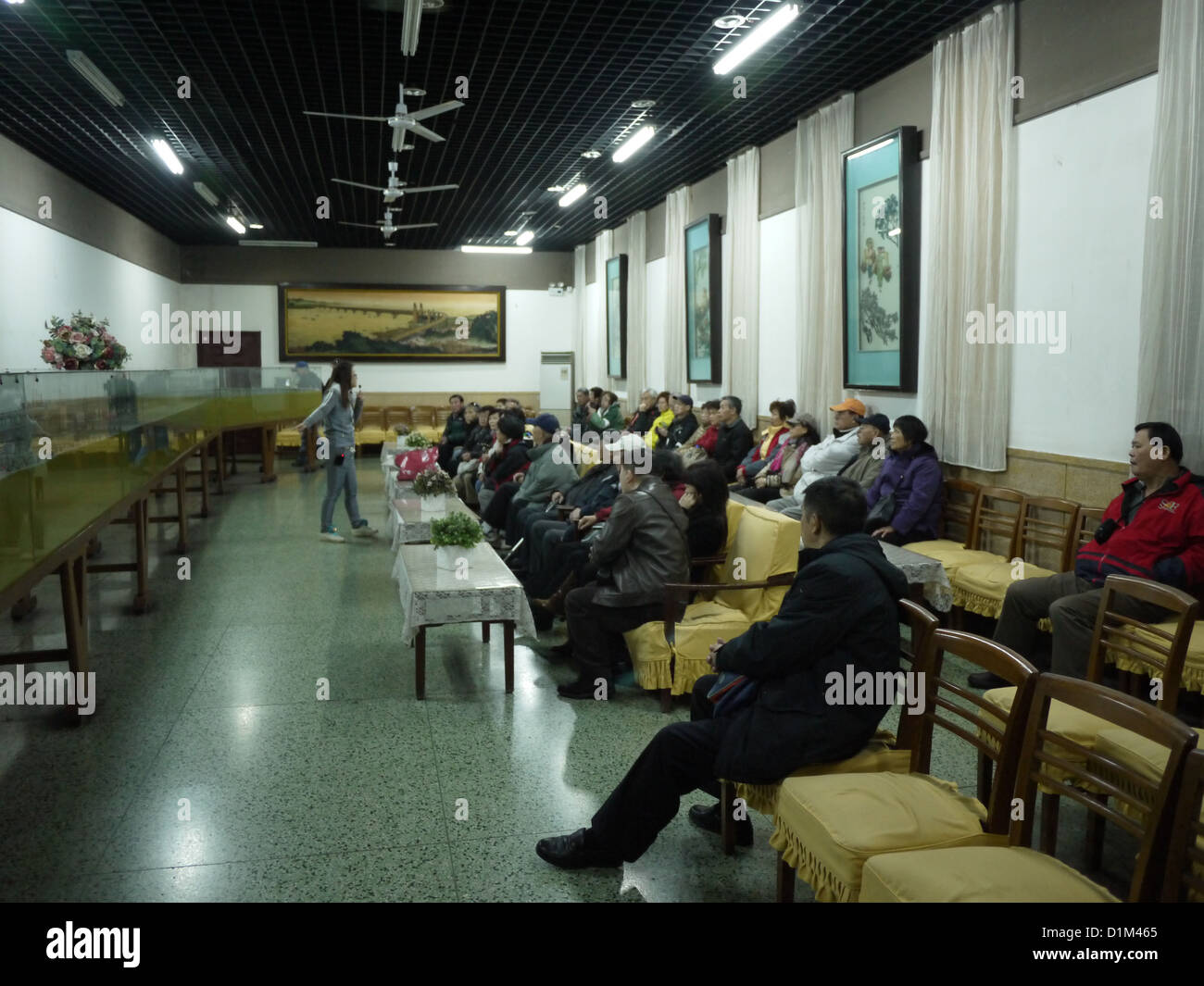 chinese tourist listening tour guide Stock Photo - Alamy