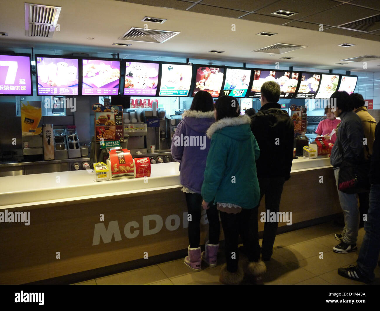 macdonald macdonalds restaurant china lineup Stock Photo - Alamy