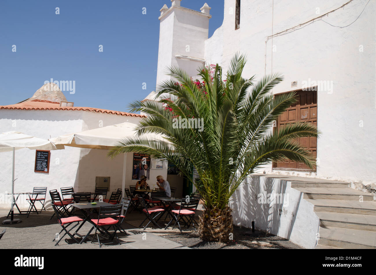 Family run cafe hi-res stock photography and images - Alamy