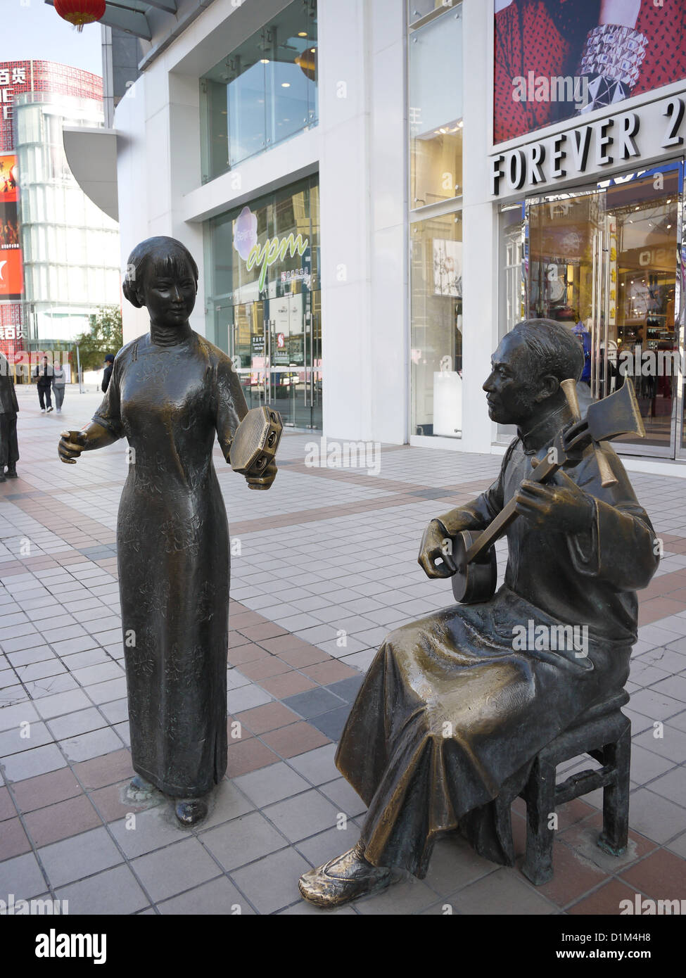bronze statue chinese street singer Stock Photo - Alamy