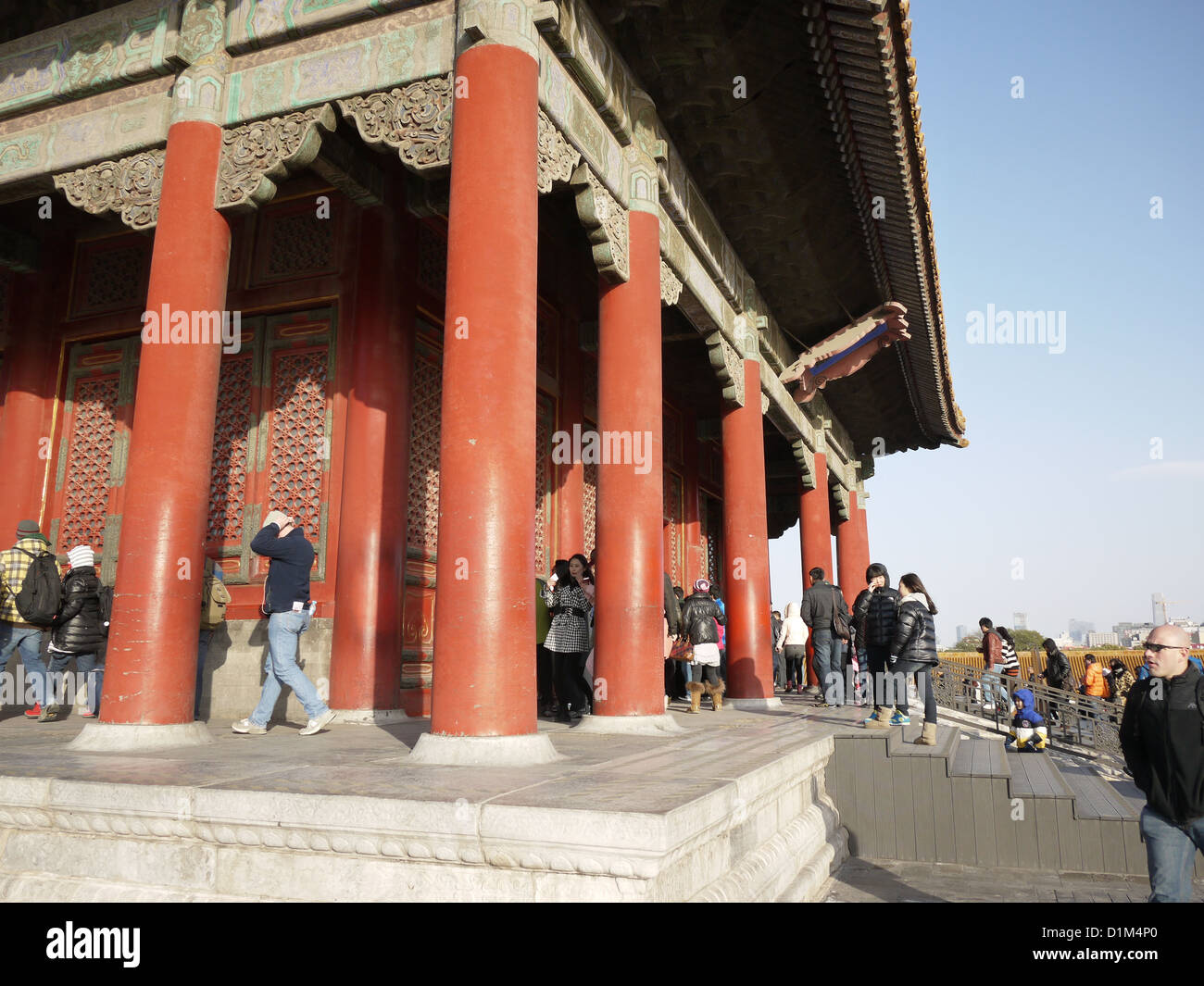 ancient chinese architecture red wooden columns Stock Photo - Alamy