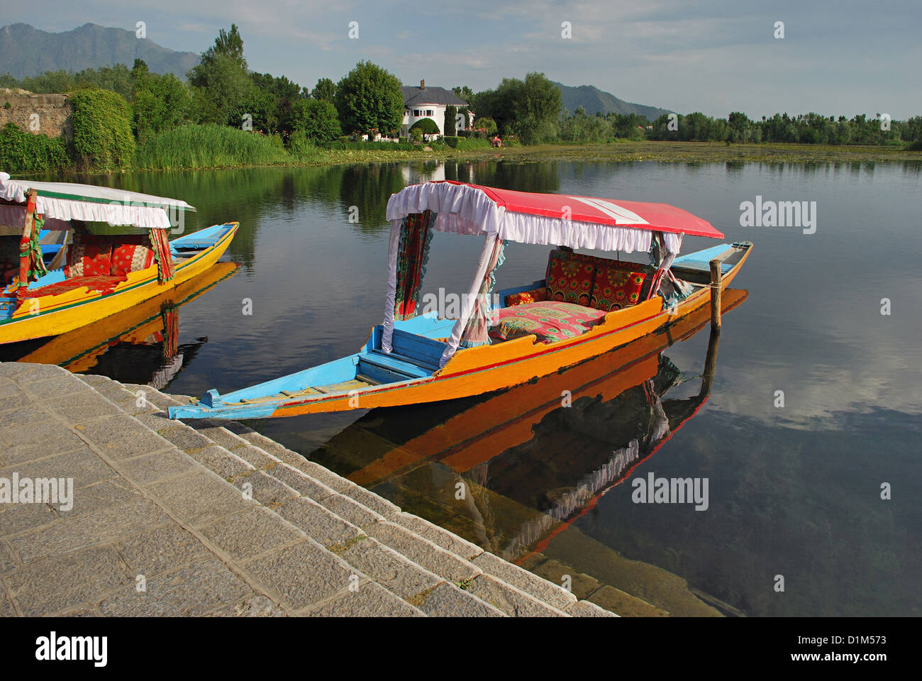 Shikara hi-res stock photography and images - Alamy