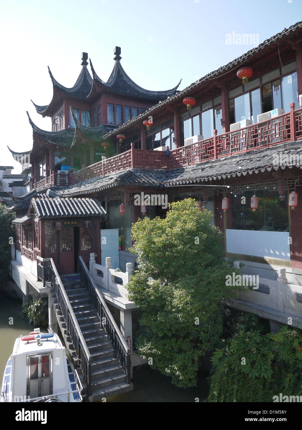 traditional chinese retail shop design Stock Photo - Alamy