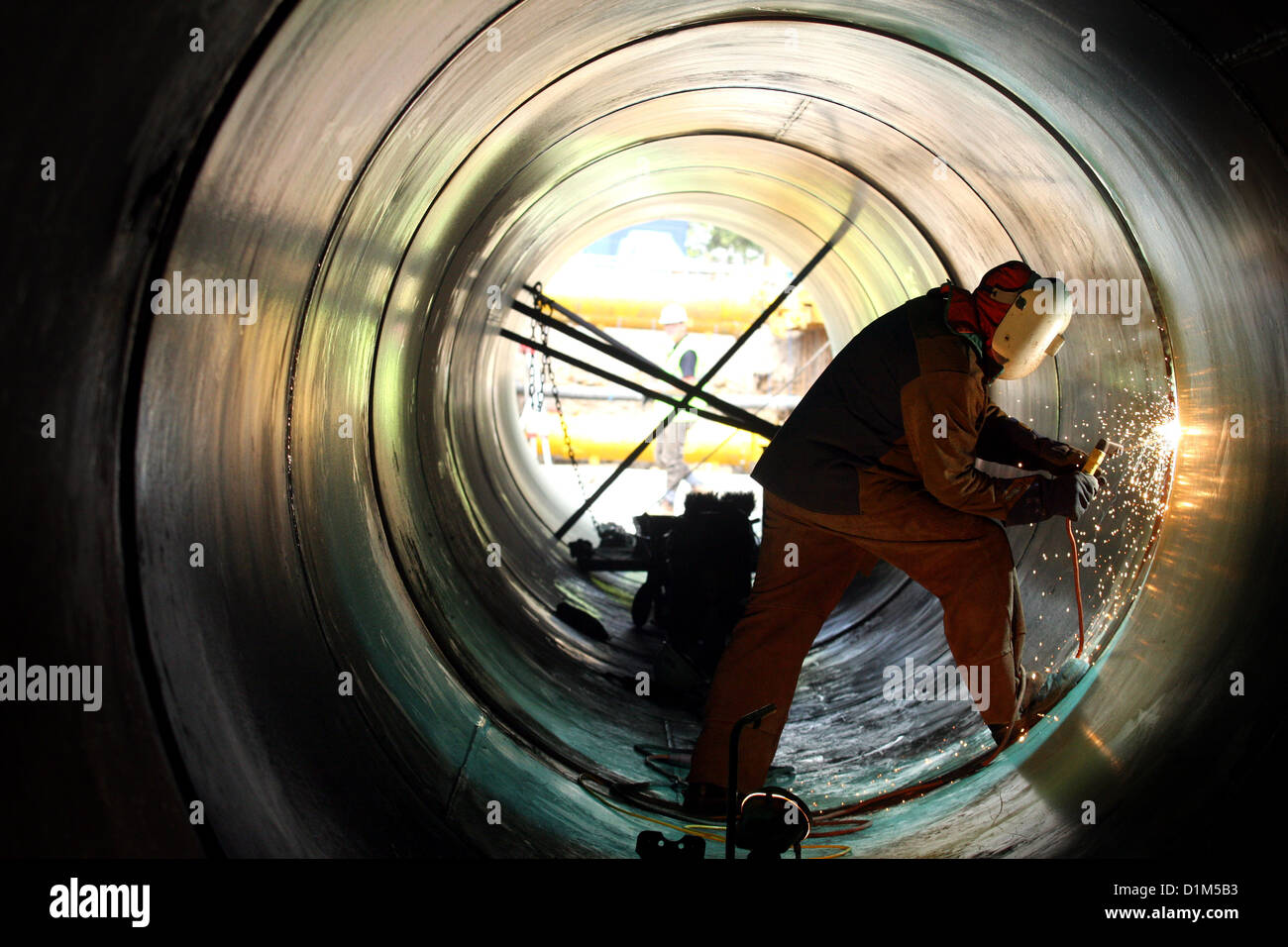Welder joins a large watermain using electrofusion Stock Photo - Alamy