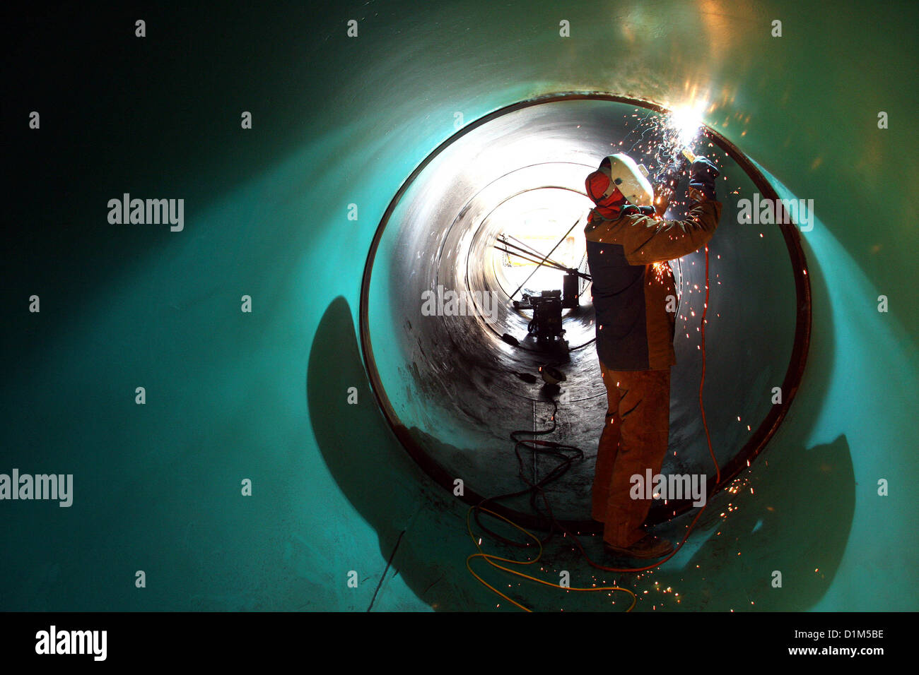 Welder joins a large watermain using electrofusion Stock Photo - Alamy