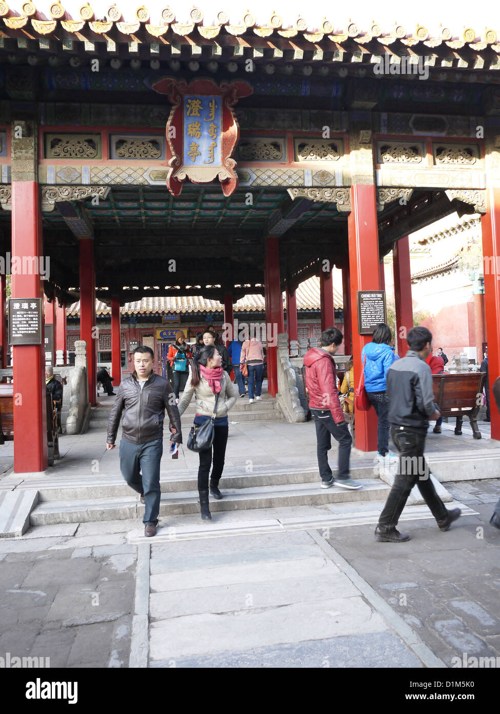 chinese man woman male female visitor "cheng rui ting" pavilion ...