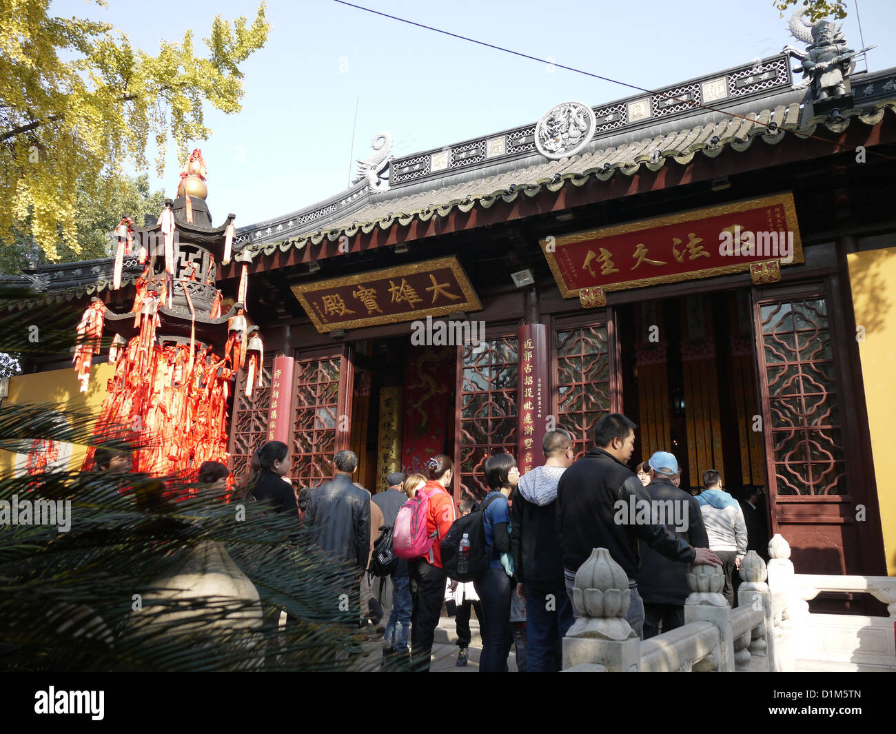 hanshan temple Buddhist temple male female chinese Stock Photo - Alamy