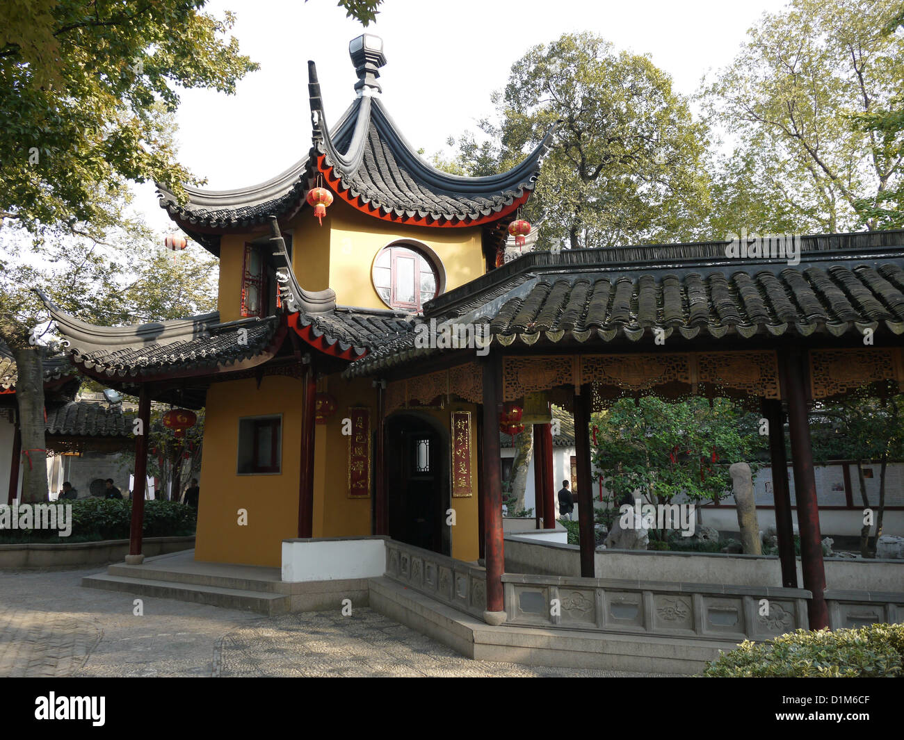 hanshan temple chinese bronze bell inside building Stock Photo - Alamy