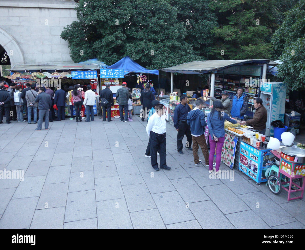 street vendor selling snack chinese tourist Stock Photo - Alamy