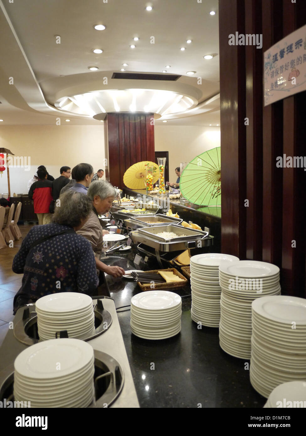 chinese buffet restaurant seniors women Stock Photo - Alamy