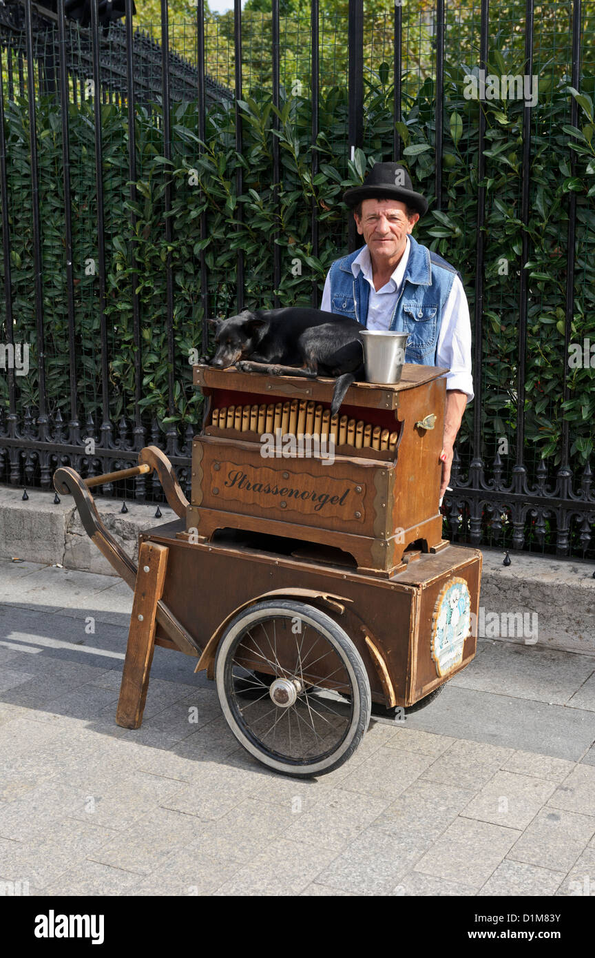 Street Performer, Paris, France Stock Photo - Alamy