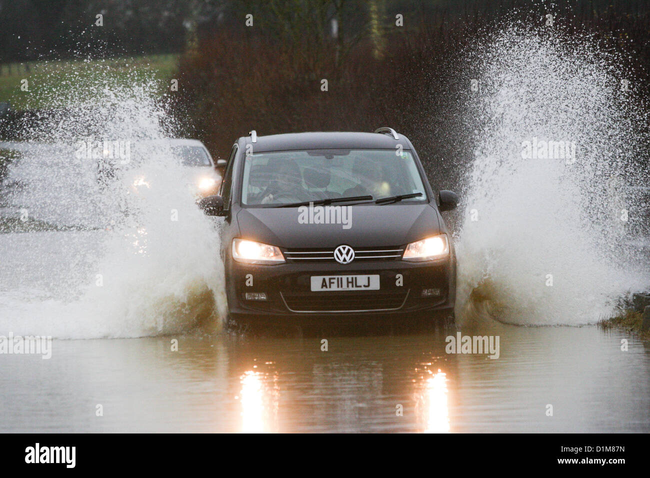 CARS AND VANS DRIVING THROUGH FLOODED ROADS IN CAMBRIDGESHIRE Stock ...