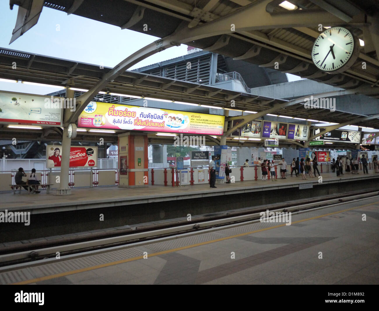 bangkok train station MRT Stock Photo - Alamy