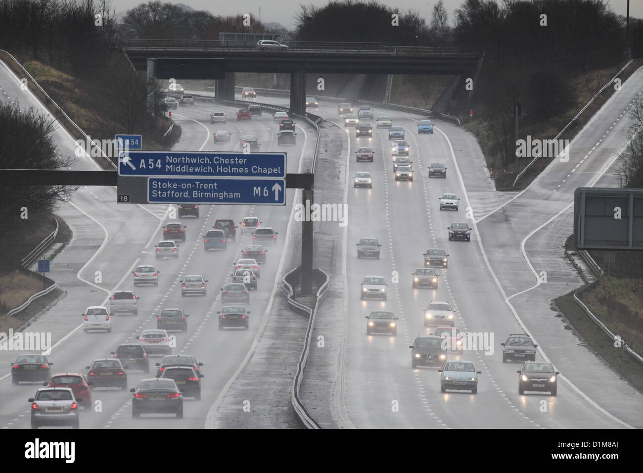 M6 MOTORWAY IN CHESHIRE JUNCTION 18 IN RAINY CONDITIONS CAUSING SPRAY ...