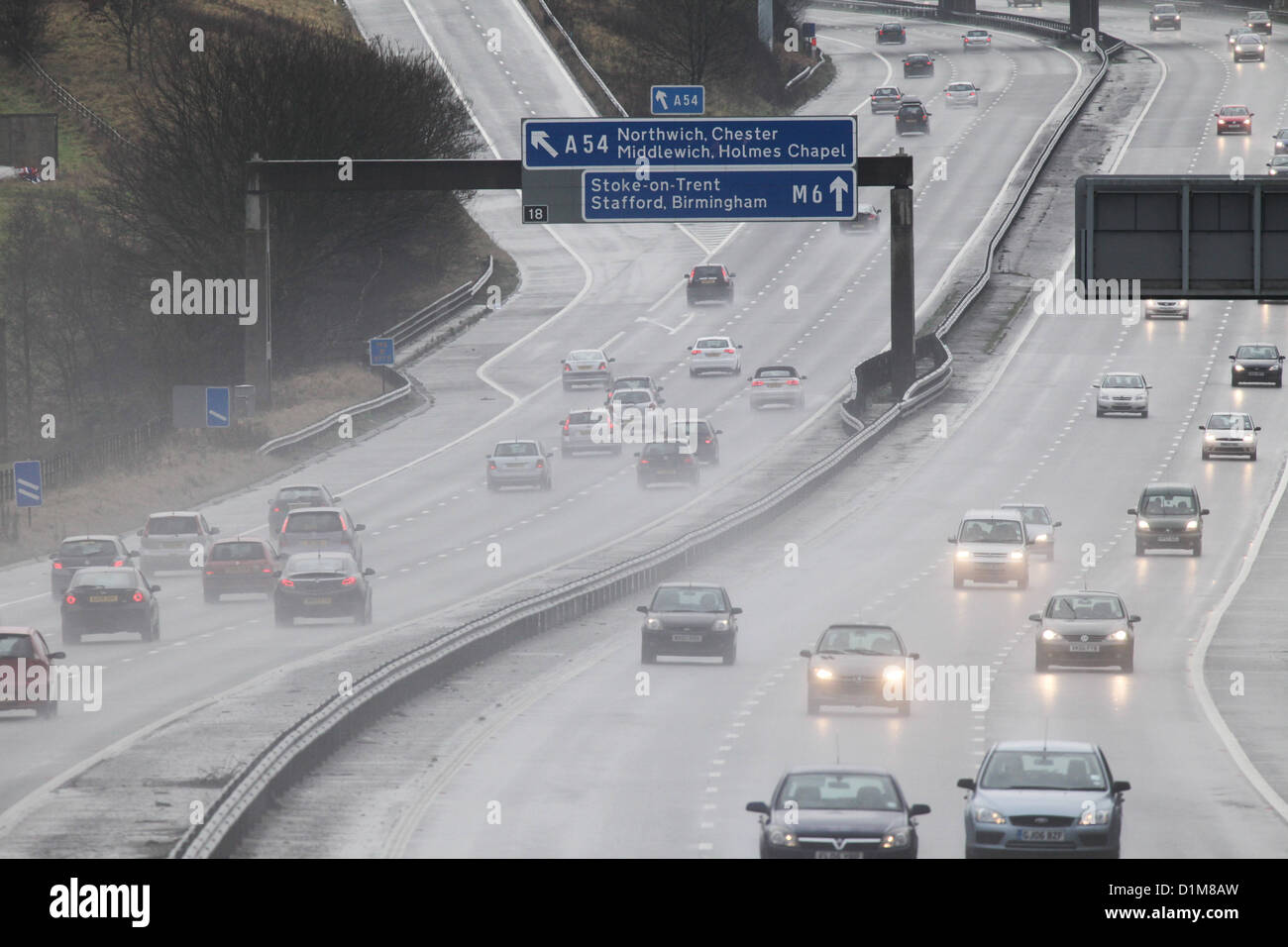 M6 MOTORWAY IN CHESHIRE JUNCTION 18 IN RAINY CONDITIONS CAUSING SPRAY ...