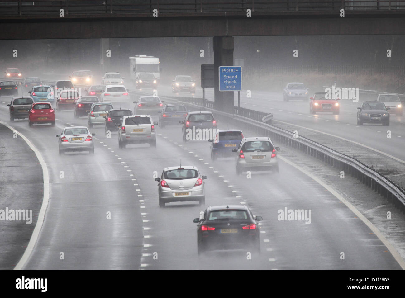 M6 MOTORWAY IN CHESHIRE JUNCTION 18 IN RAINY CONDITIONS CAUSING SPRAY ...