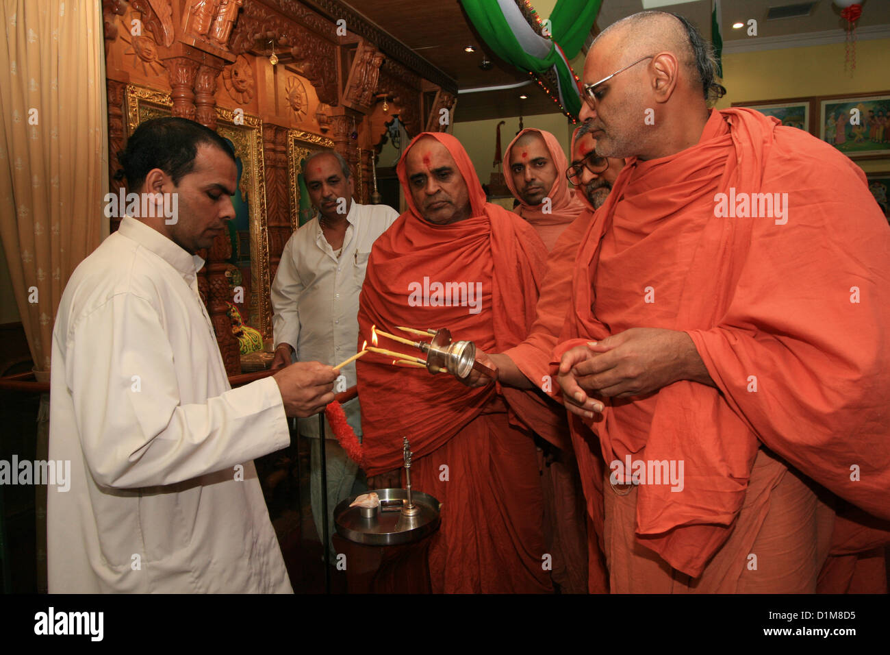 Indian hindu pujari priest hi-res stock photography and images - Alamy