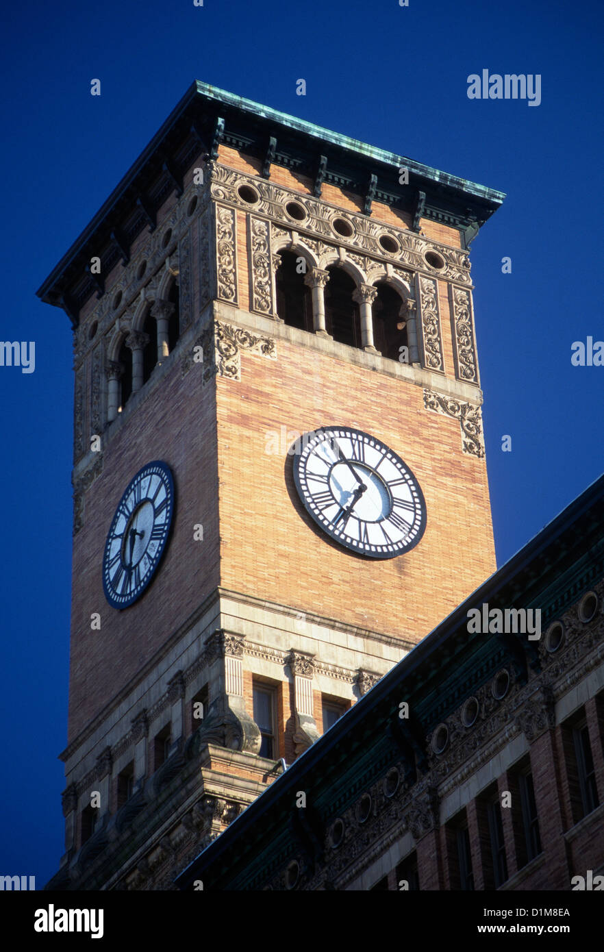 7pm clock hi-res stock photography and images - Alamy