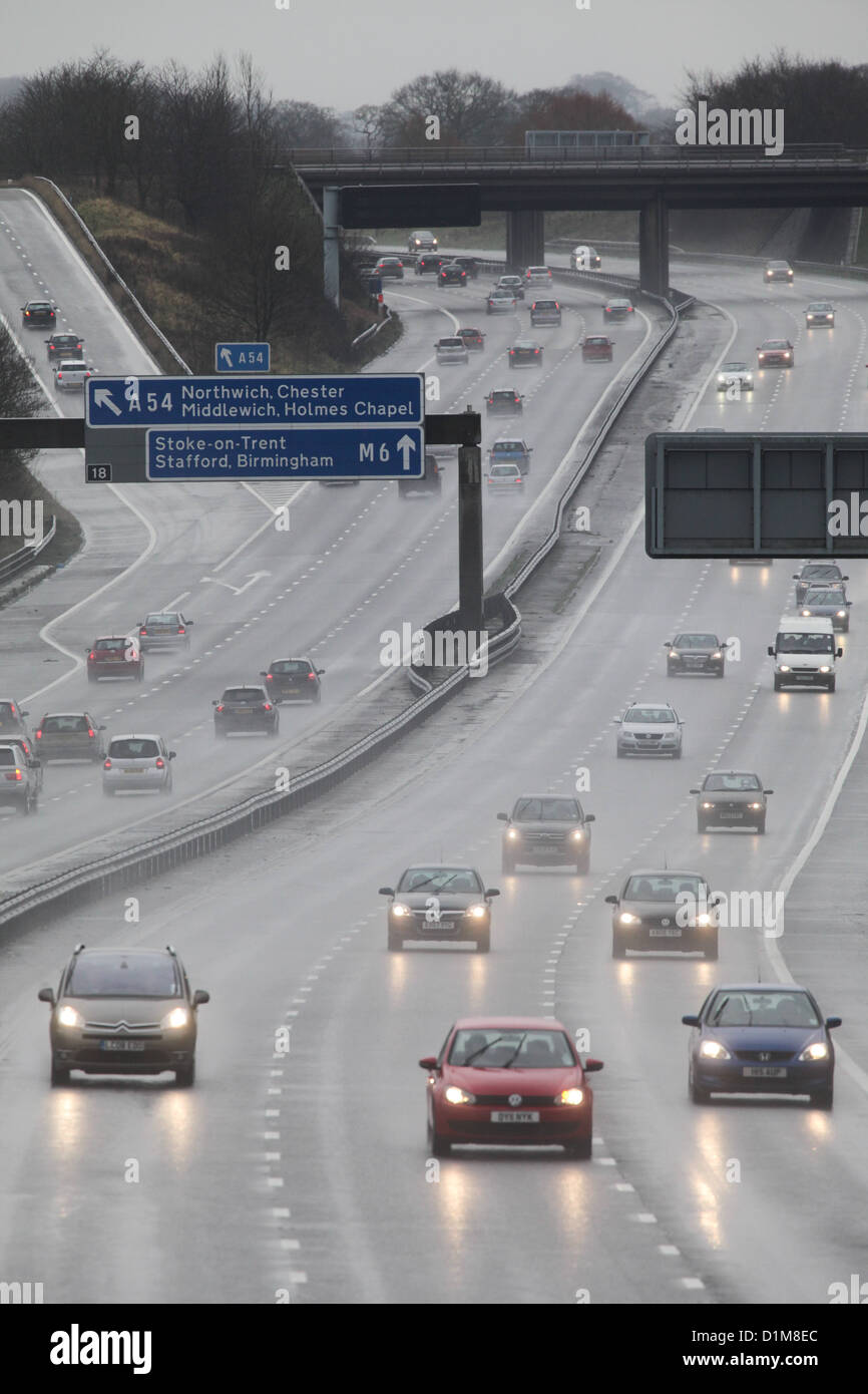 M6 MOTORWAY IN CHESHIRE JUNCTION 18 IN RAINY CONDITIONS CAUSING SPRAY ...