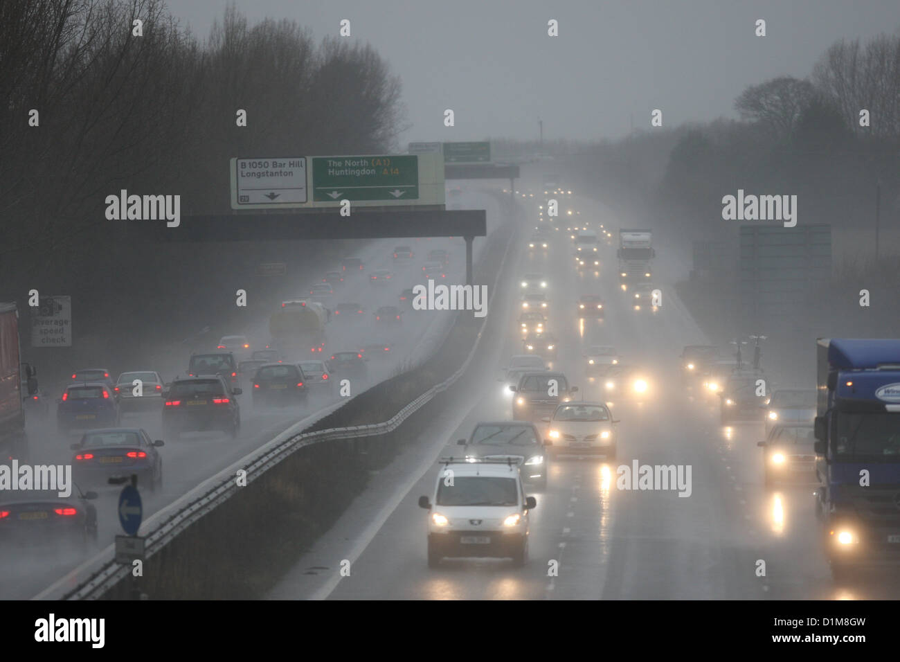 CARS ON THE A14 IN CAMBRIDGE IN RAINY CONDITIONS CAUSING SPRAY Stock ...