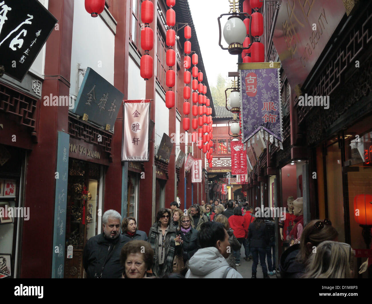 Shanghai street foreign visitors crowded Stock Photo - Alamy