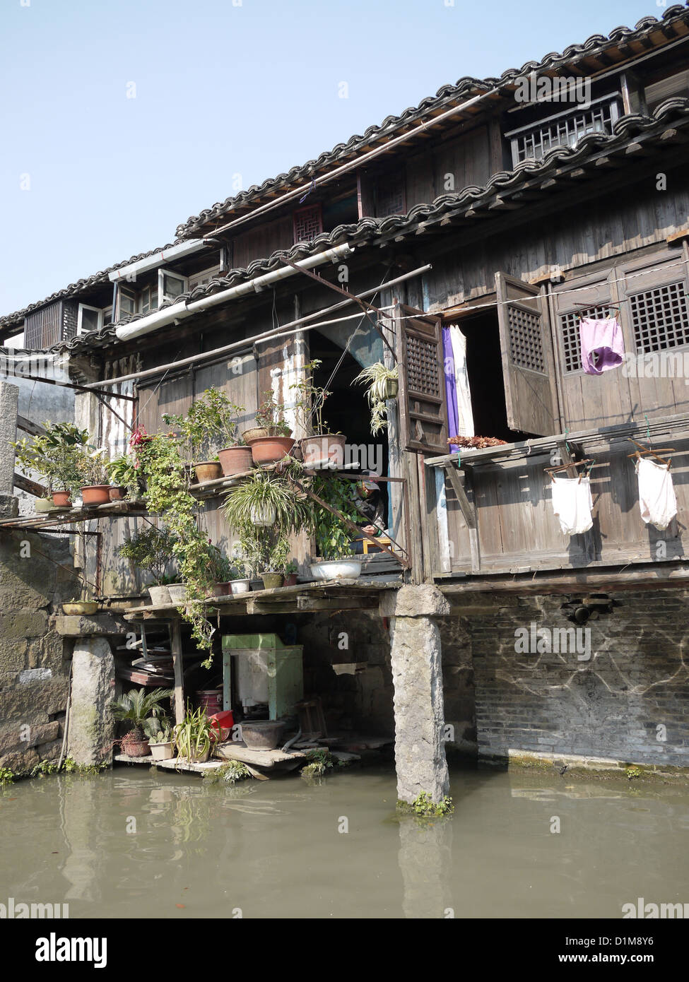 chinese historic wooden house river water canal Stock Photo - Alamy