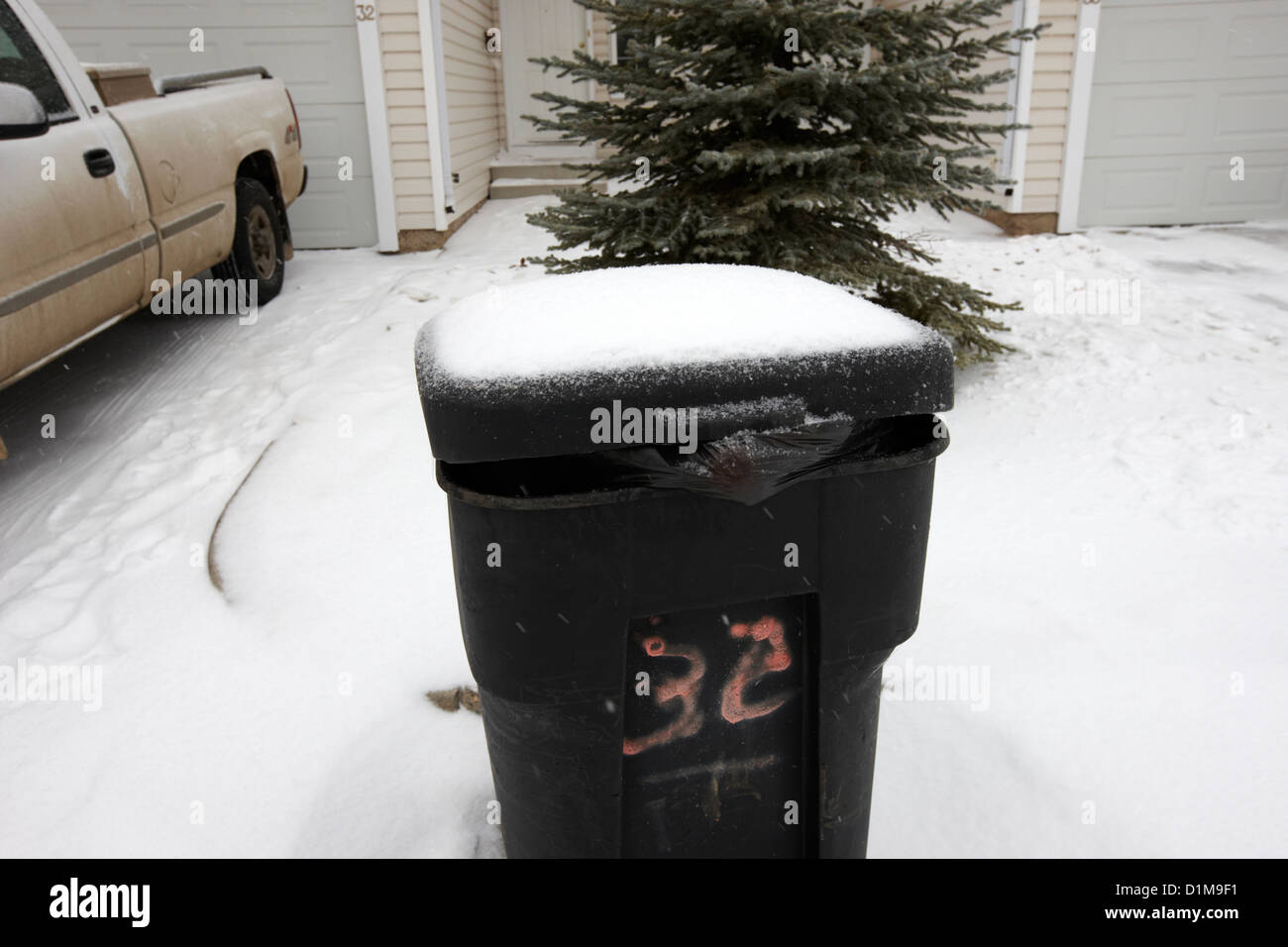 Waste bins with snow hi-res stock photography and images - Alamy