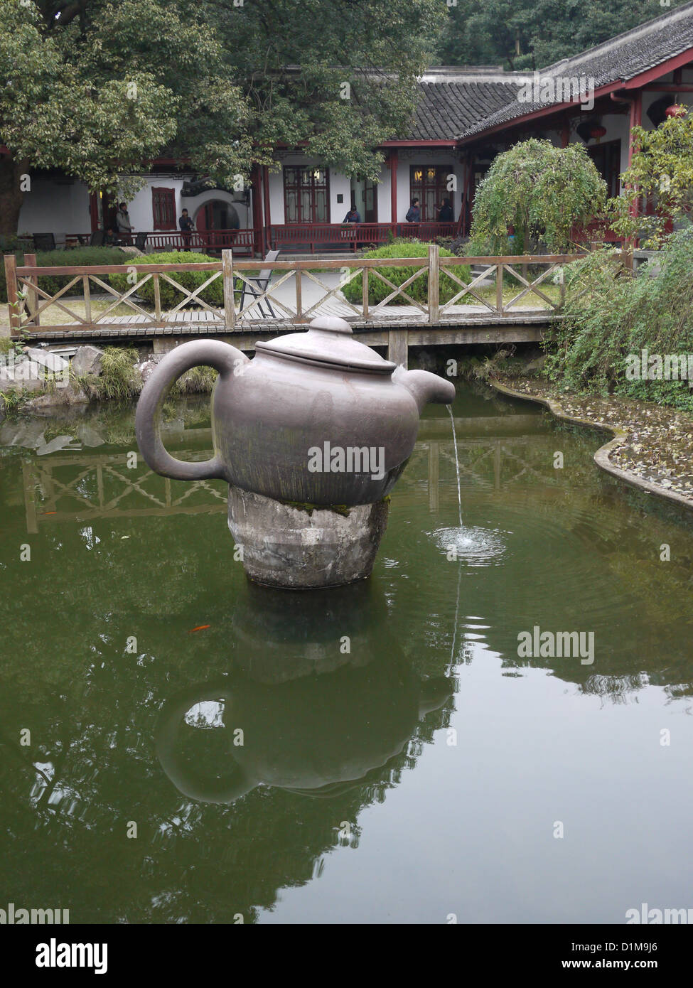 giant tea pot pond Stock Photo - Alamy