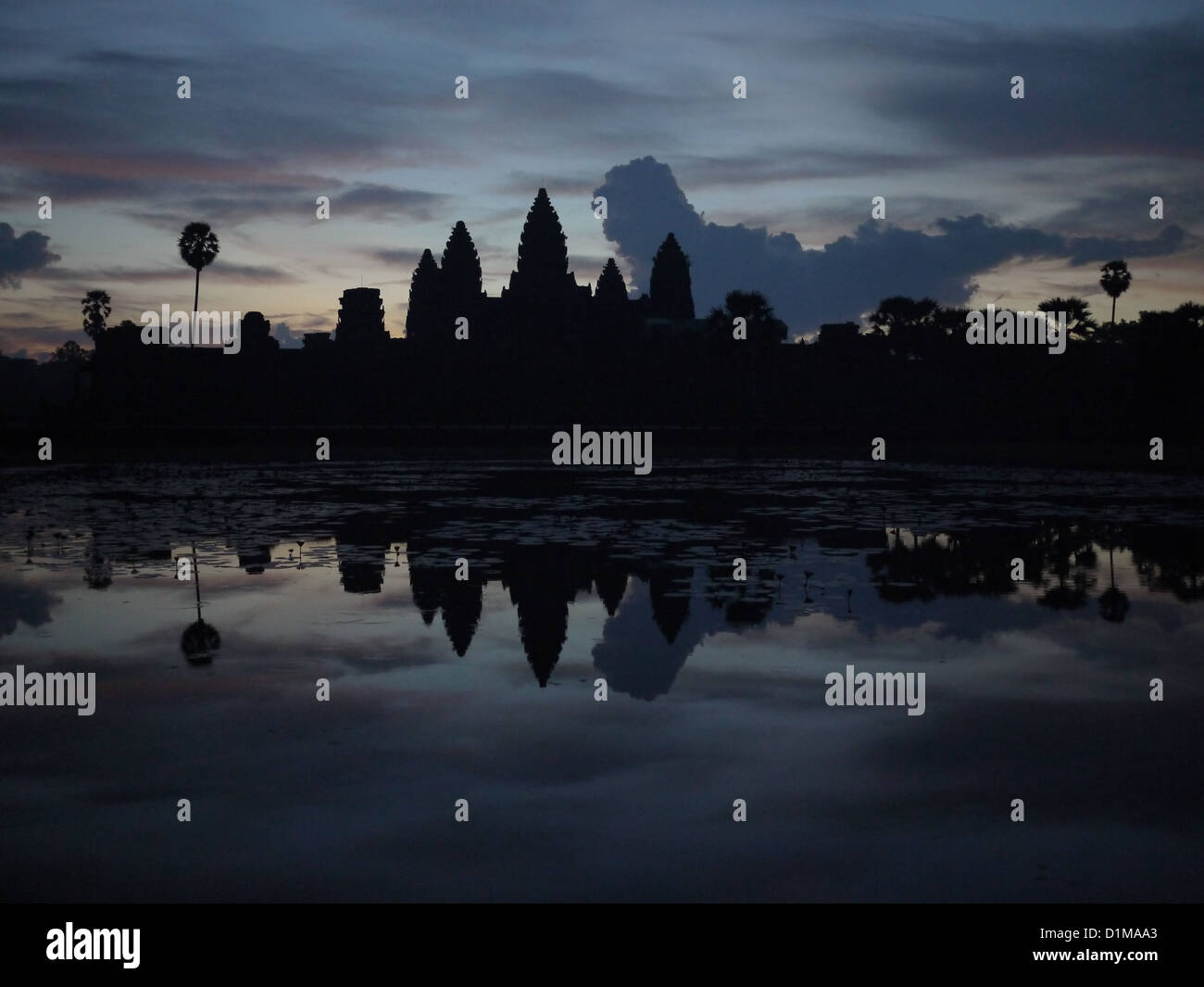 angkor wat temple early morning lake reflection Stock Photo - Alamy