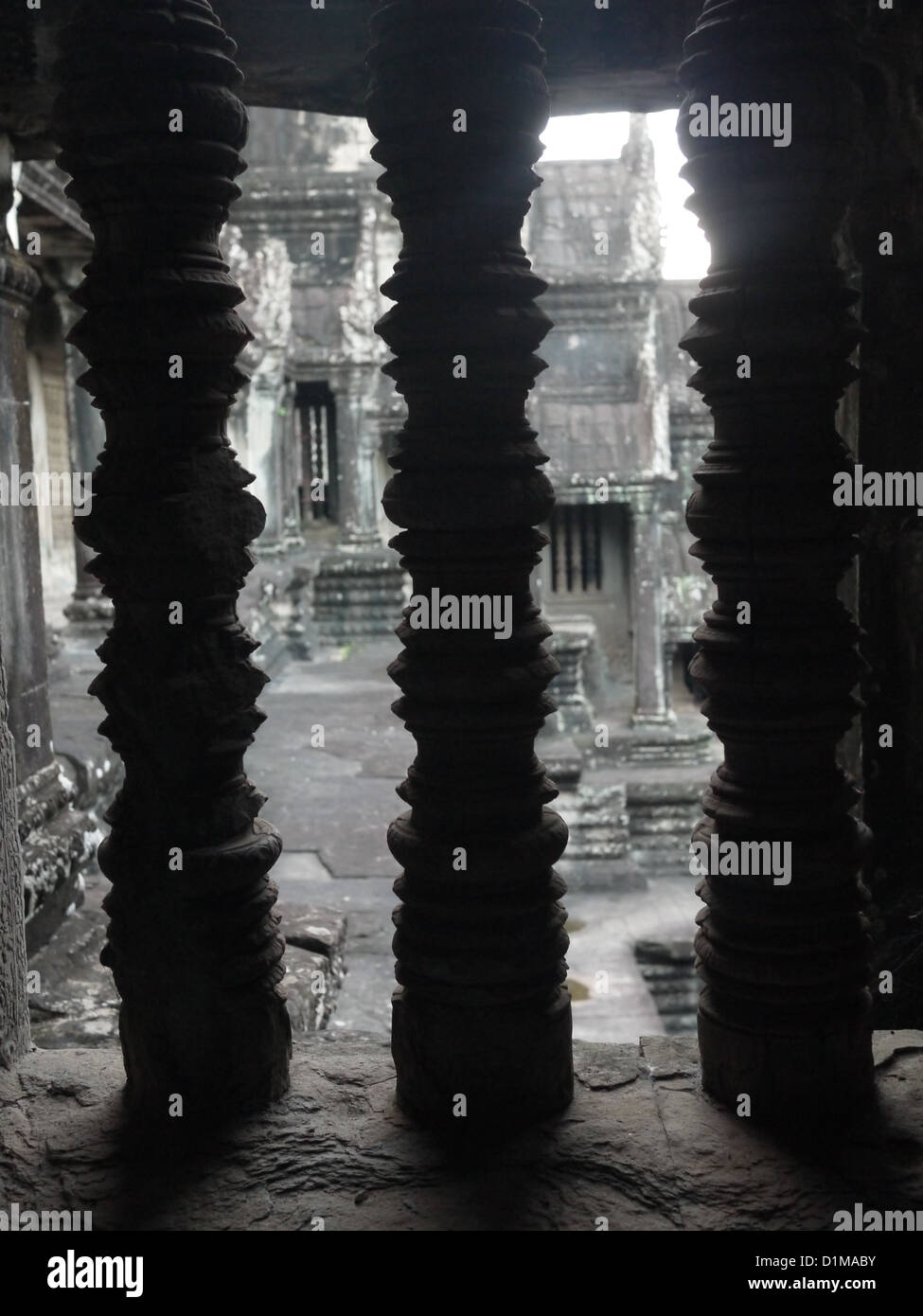 looking through window columns angkor wat temple Stock Photo - Alamy