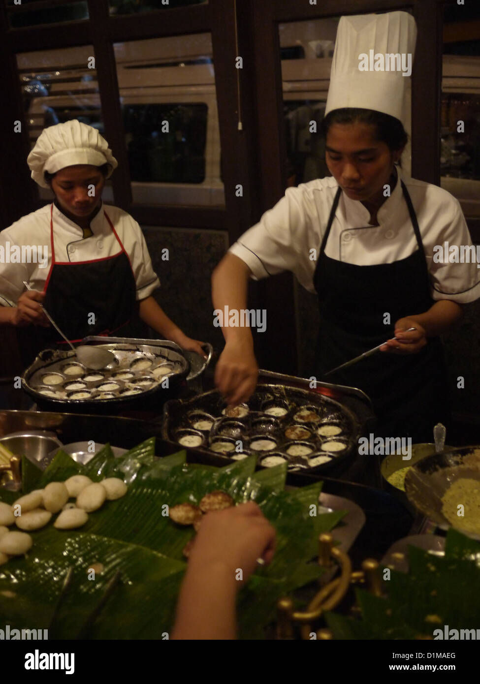 Female chefs dining hi-res stock photography and images - Alamy