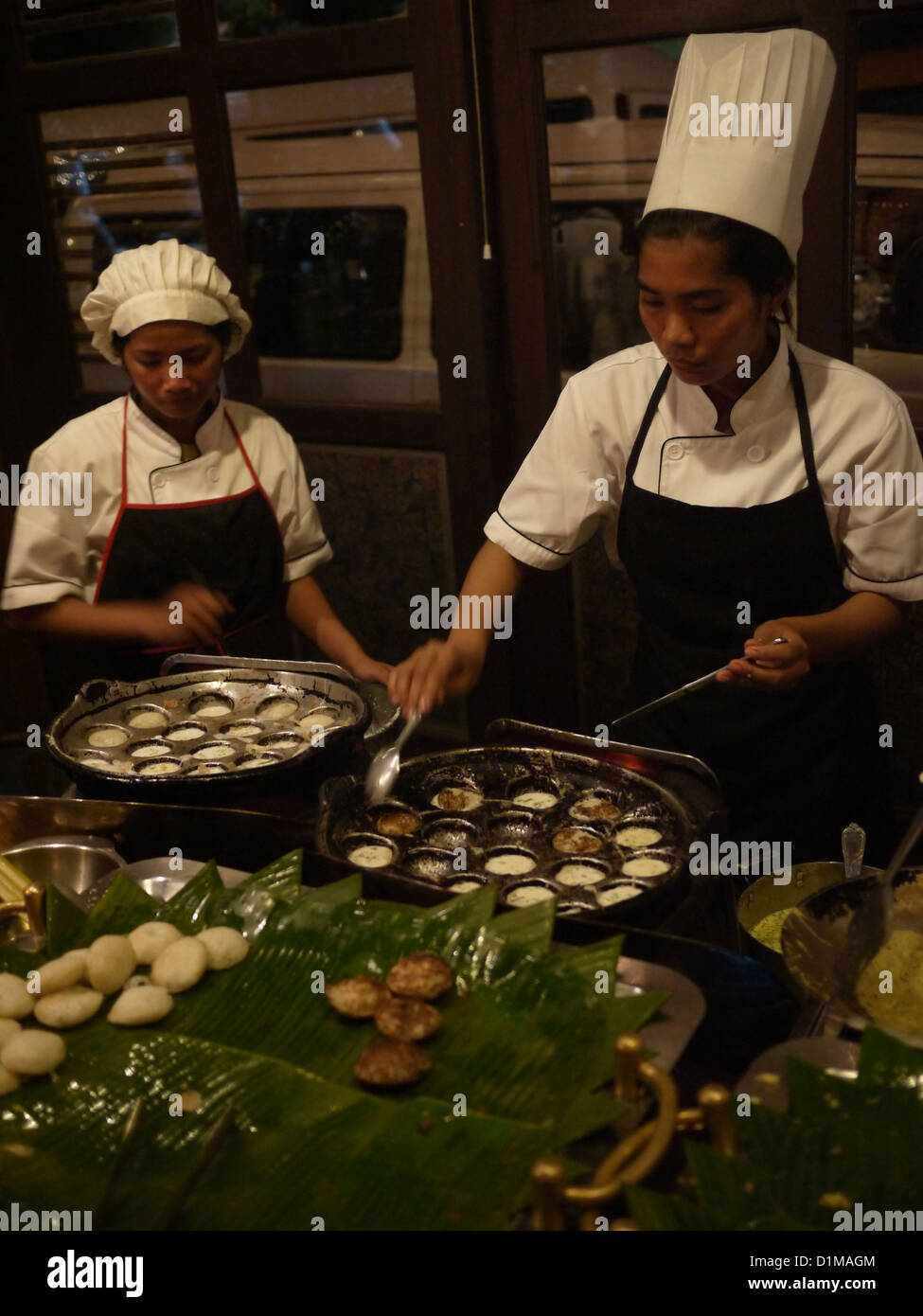 Asian chefs cooking food Cambodian restaurant Stock Photo - Alamy