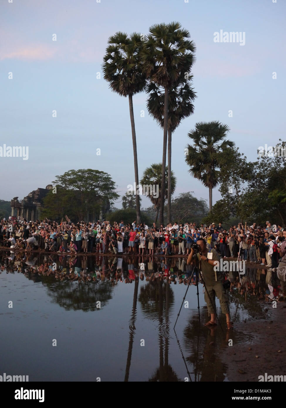 Angkor wat cambodia tourists hi-res stock photography and images - Alamy